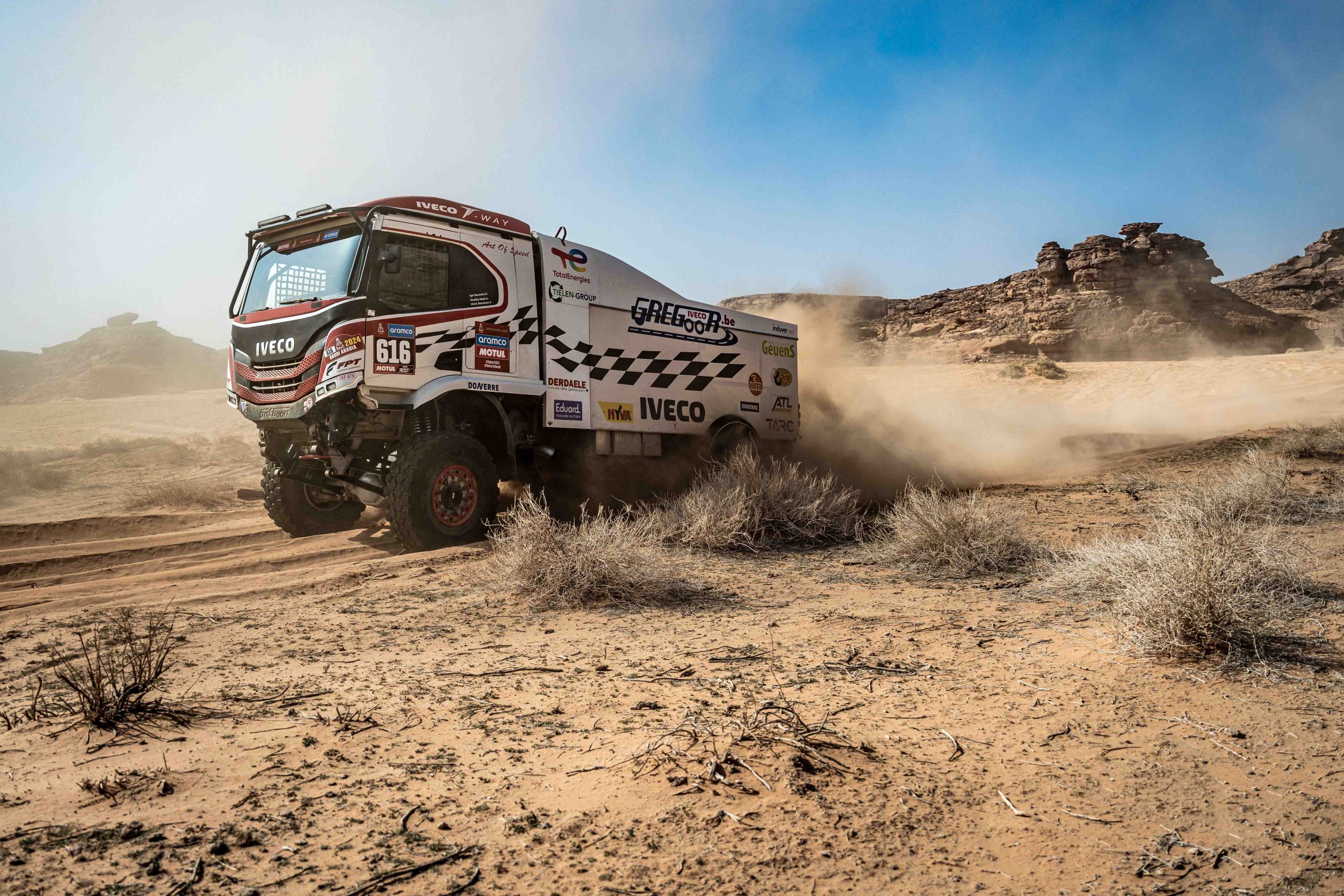 Igor Bouwens schuift zeven plaatsen op in het klassement: “De Dakar is ...